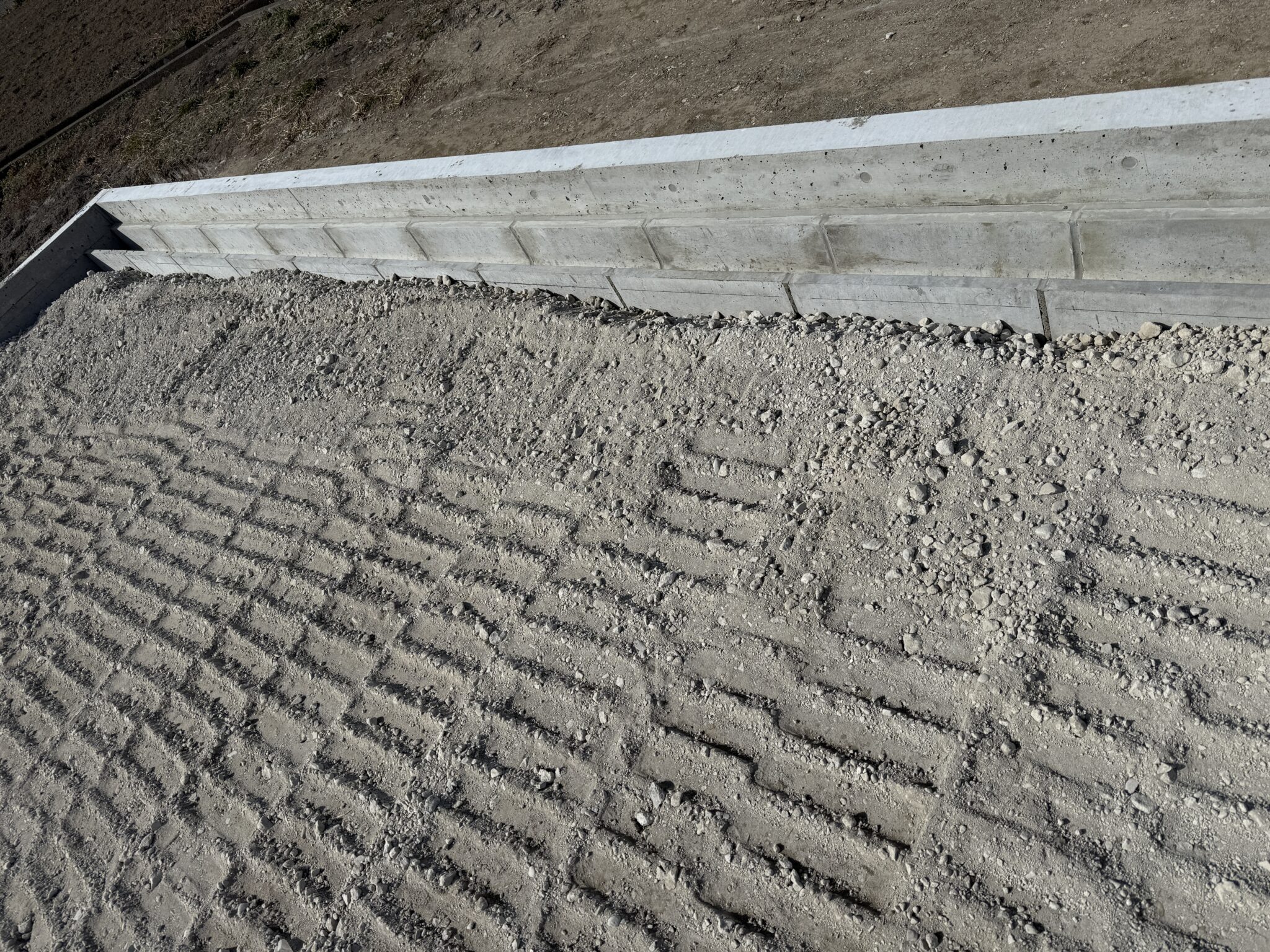 駐車場を広げます。 | 澤野自動車-yokomi.com