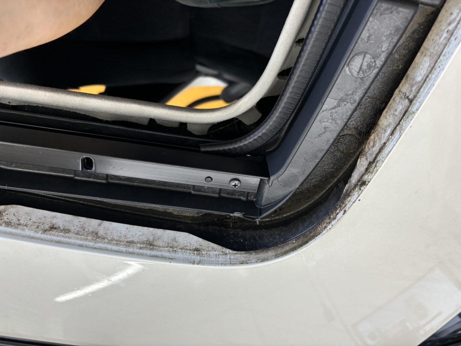 アルファード サンルーフ水漏れ 修理 | 澤野自動車-yokomi.com